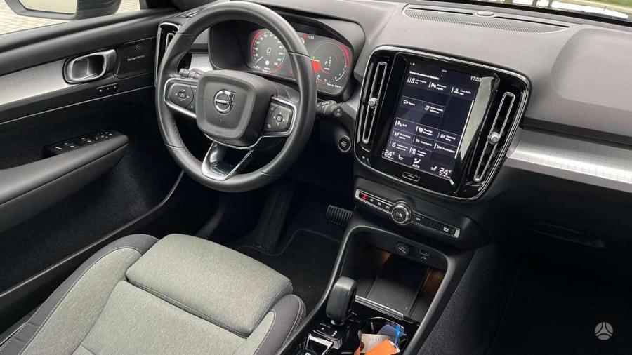 Black Volvo XC40 2023 in Marijampole, with an engine capacity of 1.48 L and mileage of 195 thousand km for 19500 €, photo 17 on AUTOMOTO.COM.LV