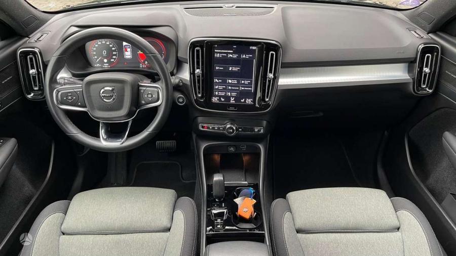 Black Volvo XC40 2023 in Marijampole, with an engine capacity of 1.48 L and mileage of 195 thousand km for 19500 €, photo 18 on AUTOMOTO.COM.LV
