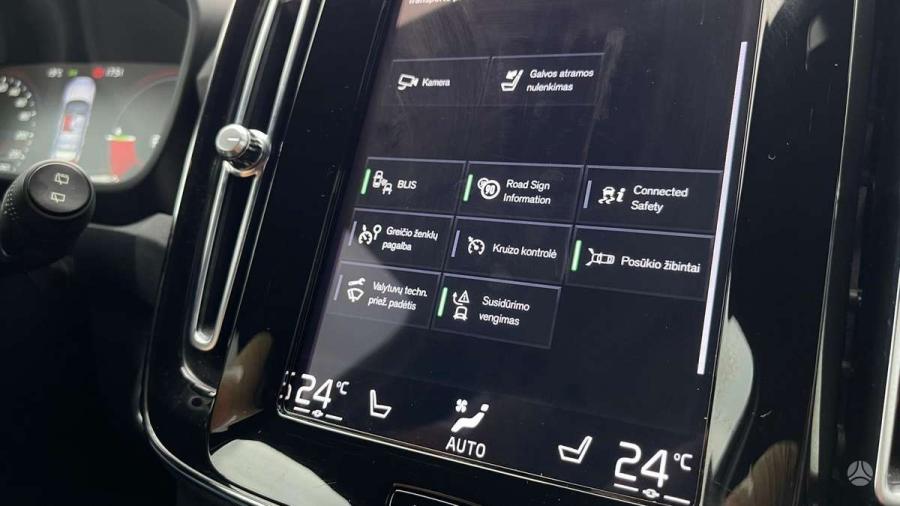 Black Volvo XC40 2023 in Marijampole, with an engine capacity of 1.48 L and mileage of 195 thousand km for 19500 €, photo 24 on AUTOMOTO.COM.LV