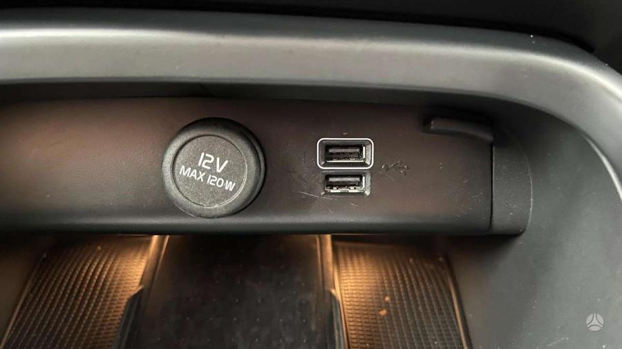Black Volvo XC40 2023 in Marijampole, with an engine capacity of 1.48 L and mileage of 195 thousand km for 19500 €, photo 27 on AUTOMOTO.COM.LV