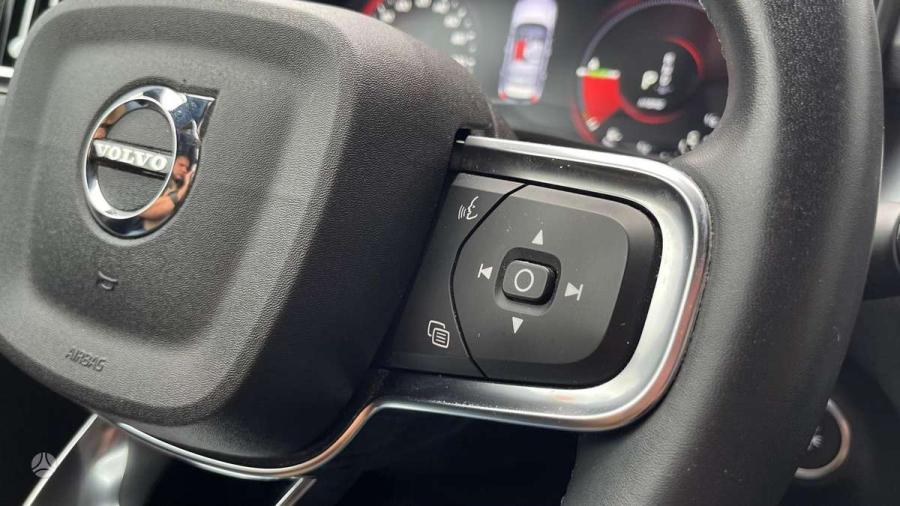 Black Volvo XC40 2023 in Marijampole, with an engine capacity of 1.48 L and mileage of 195 thousand km for 19500 €, photo 31 on AUTOMOTO.COM.LV