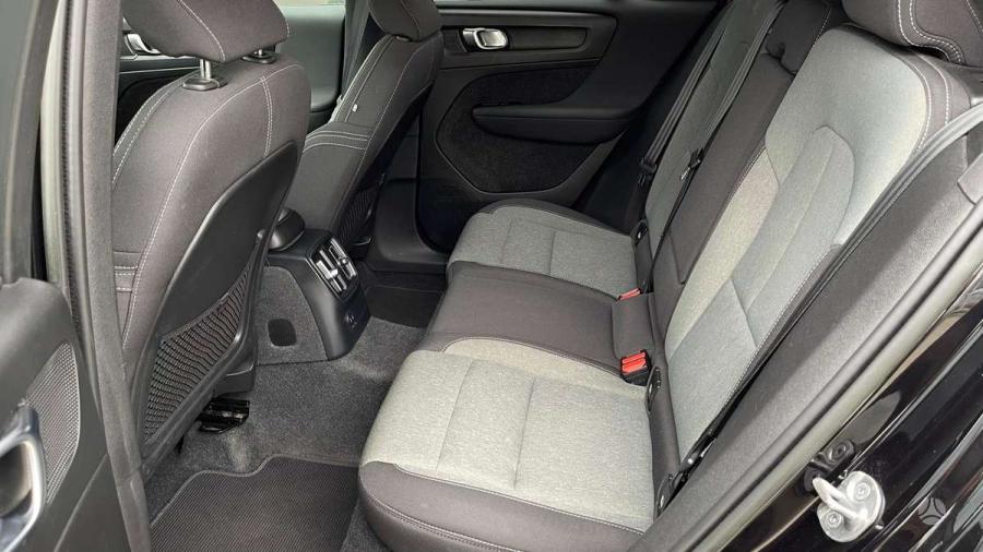 Black Volvo XC40 2023 in Marijampole, with an engine capacity of 1.48 L and mileage of 195 thousand km for 19500 €, photo 40 on AUTOMOTO.COM.LV
