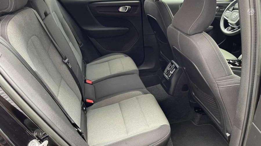 Black Volvo XC40 2023 in Marijampole, with an engine capacity of 1.48 L and mileage of 195 thousand km for 19500 €, photo 41 on AUTOMOTO.COM.LV
