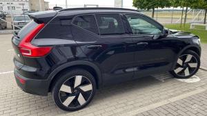 Black Volvo XC40 2023 in Marijampole, with an engine capacity of 1.48 L and mileage of 195 thousand km for 19500 €, photo 44 on AUTOMOTO.COM.LV