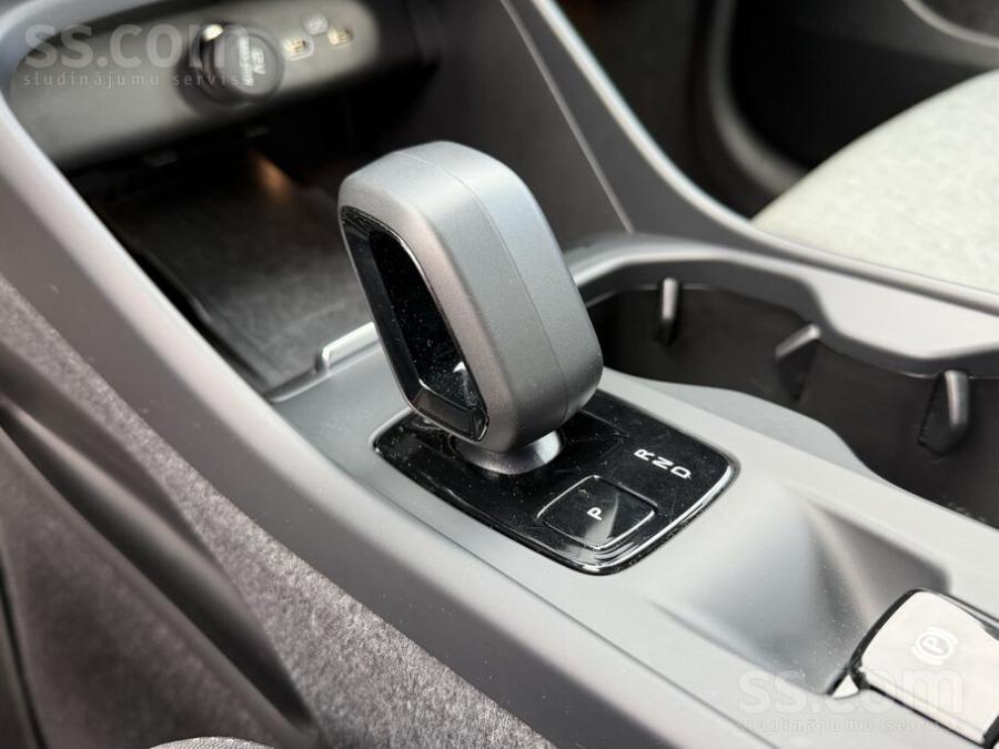 Melns Volvo XC40 2023 Rīga, ar dzinēja tilpumu 2.00 L un nobraukumu 178 tūkst. km par 23900 €, foto 14 vietnē AUTOMOTO.COM.LV