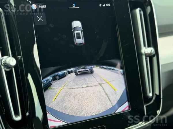 Black Volvo XC40 2023 in Riga, with an engine capacity of 2.00 L and mileage of 179 thousand km for 22500 €, photo 8 on AUTOMOTO.COM.LV