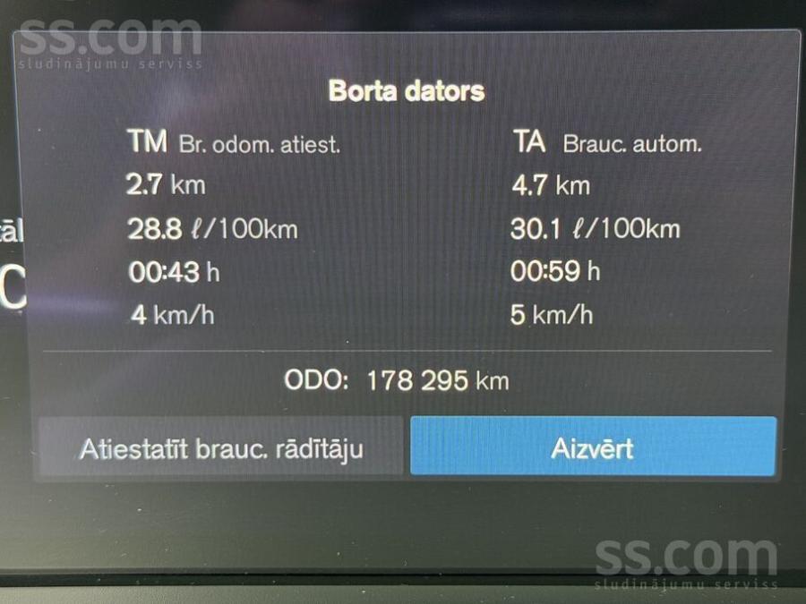 Black Volvo XC40 2023 in Riga, with an engine capacity of 2.00 L and mileage of 179 thousand km for 22500 €, photo 14 on AUTOMOTO.COM.LV