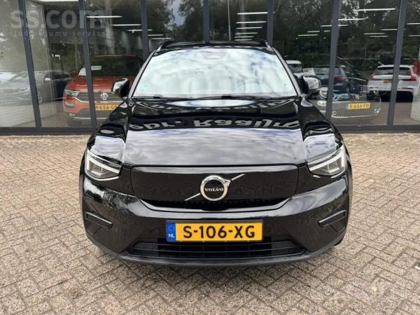 Black Volvo XC40 2023 in Riga, with an engine capacity of 2.00 L and mileage of 221 thousand km for 21500 €, photo 3 on AUTOMOTO.COM.LV