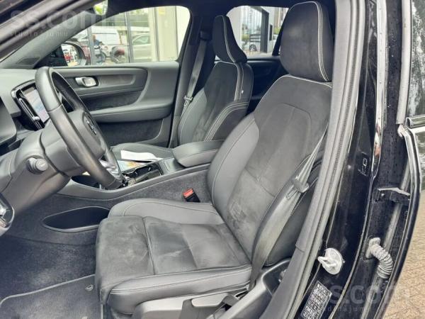 Black Volvo XC40 2023 in Riga, with an engine capacity of 2.00 L and mileage of 221 thousand km for 21500 €, photo 5 on AUTOMOTO.COM.LV