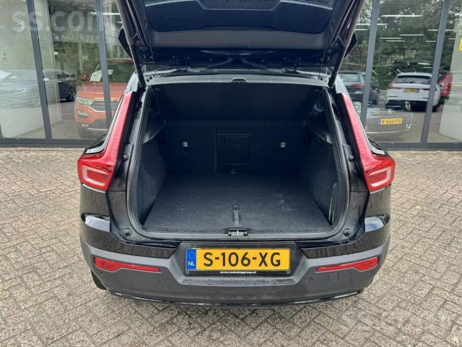 Melns Volvo XC40 2023 Rīga, ar dzinēja tilpumu 2.00 L un nobraukumu 221 tūkst. km par 21500 €, foto 14 vietnē AUTOMOTO.COM.LV