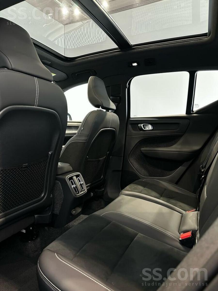 Black Volvo XC40 2024 in Riga, with an engine capacity of 0.00 L and mileage of 6 thousand km for 43990 €, photo 22 on AUTOMOTO.COM.LV