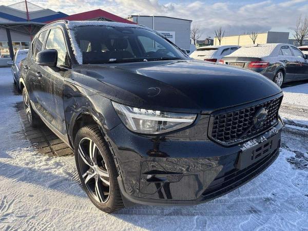 Черный Вольво XC40 2025 в Вильнюс, объемом двигателя 1.97 л и пробегом 27 тыс. км за 35444 €, фото 2 на AUTOMOTO.COM.LV
