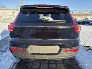 Melns Volvo XC40 2025 Viļņa, ar dzinēja tilpumu 1.97 L un nobraukumu 27 tūkst. km par 35444 €, foto 5 vietnē AUTOMOTO.COM.LV
