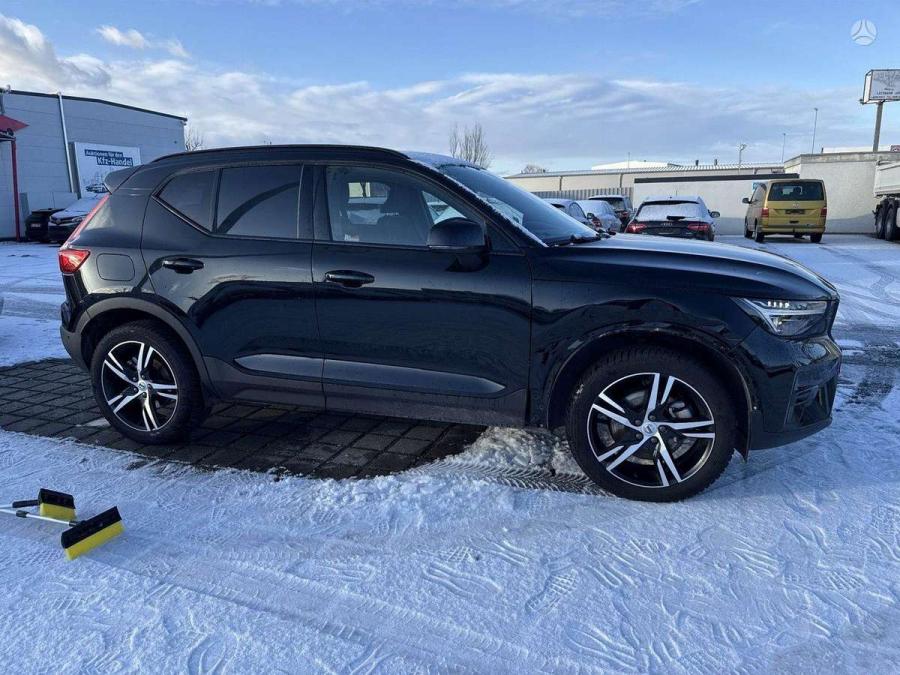 Melns Volvo XC40 2025 Viļņa, ar dzinēja tilpumu 1.97 L un nobraukumu 27 tūkst. km par 35444 €, foto 7 vietnē AUTOMOTO.COM.LV