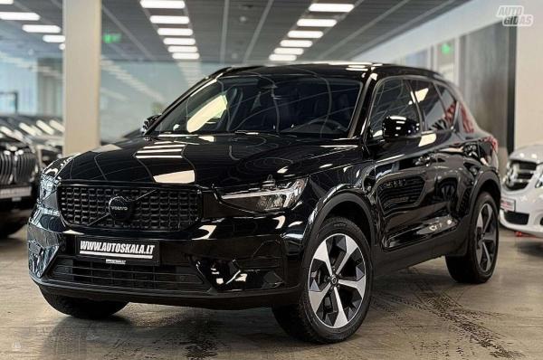 Melns Volvo XC40 2025 Klaipėda, ar dzinēja tilpumu 2.00 L un nobraukumu 10 tūkst. km par 28300 €, foto 1 vietnē AUTOMOTO.COM.LV