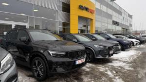 Black Volvo XC40 2025 in Vilnius, with an engine capacity of 2.00 L and mileage of 27 thousand km for 35333 €, photo 30 on AUTOMOTO.COM.LV