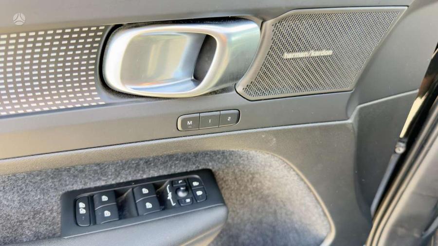 Черный Вольво XC40 2025 в Шяуляй, объемом двигателя 1.97 л и пробегом 28 тыс. км за 21900 €, фото 16 на AUTOMOTO.COM.LV