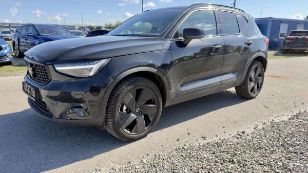 Melns Volvo XC40 2025 Šauļi, ar dzinēja tilpumu 1.97 L un nobraukumu 11 tūkst. km par 21900 €, foto 1 vietnē AUTOMOTO.COM.LV