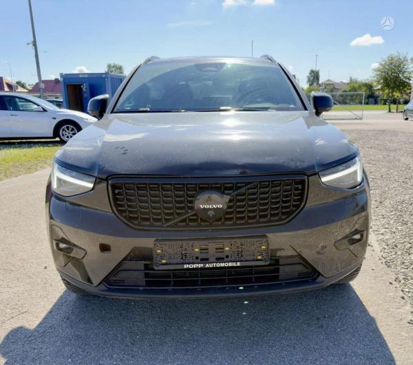 Melns Volvo XC40 2025 Šauļi, ar dzinēja tilpumu 1.97 L un nobraukumu 11 tūkst. km par 21900 €, foto 2 vietnē AUTOMOTO.COM.LV