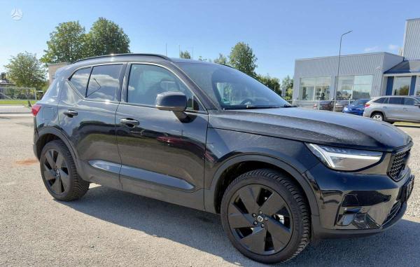 Melns Volvo XC40 2025 Šauļi, ar dzinēja tilpumu 1.97 L un nobraukumu 11 tūkst. km par 21900 €, foto 3 vietnē AUTOMOTO.COM.LV