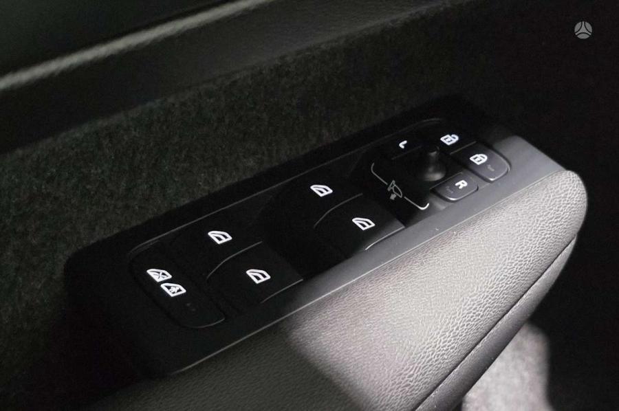 Melns Volvo XC40 2025 Šauļi, ar dzinēja tilpumu 1.97 L un nobraukumu 28 tūkst. km par 32900 €, foto 15 vietnē AUTOMOTO.COM.LV