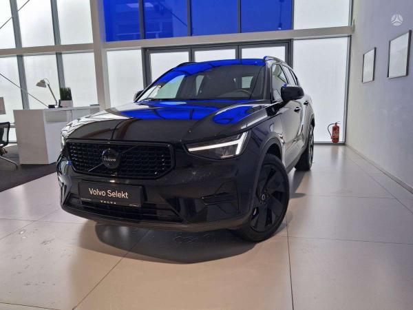 Black Volvo XC40 2025 in Klaipeda, with an engine capacity of 1.97 L and mileage of 10 thousand km for 40900 €, photo 1 on AUTOMOTO.COM.LV