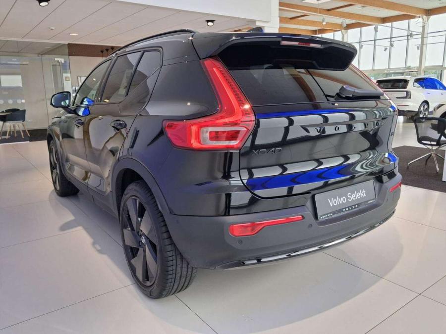 Черный Вольво XC40 2025 в Клайпеда, объемом двигателя 1.97 л и пробегом 10 тыс. км за 40900 €, фото 3 на AUTOMOTO.COM.LV