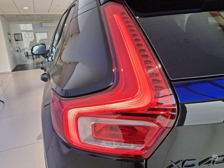 Черный Вольво XC40 2025 в Клайпеда, объемом двигателя 1.97 л и пробегом 10 тыс. км за 40900 €, фото 4 на AUTOMOTO.COM.LV