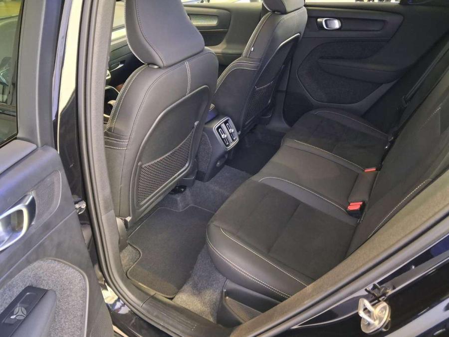 Черный Вольво XC40 2025 в Клайпеда, объемом двигателя 1.97 л и пробегом 10 тыс. км за 40900 €, фото 11 на AUTOMOTO.COM.LV