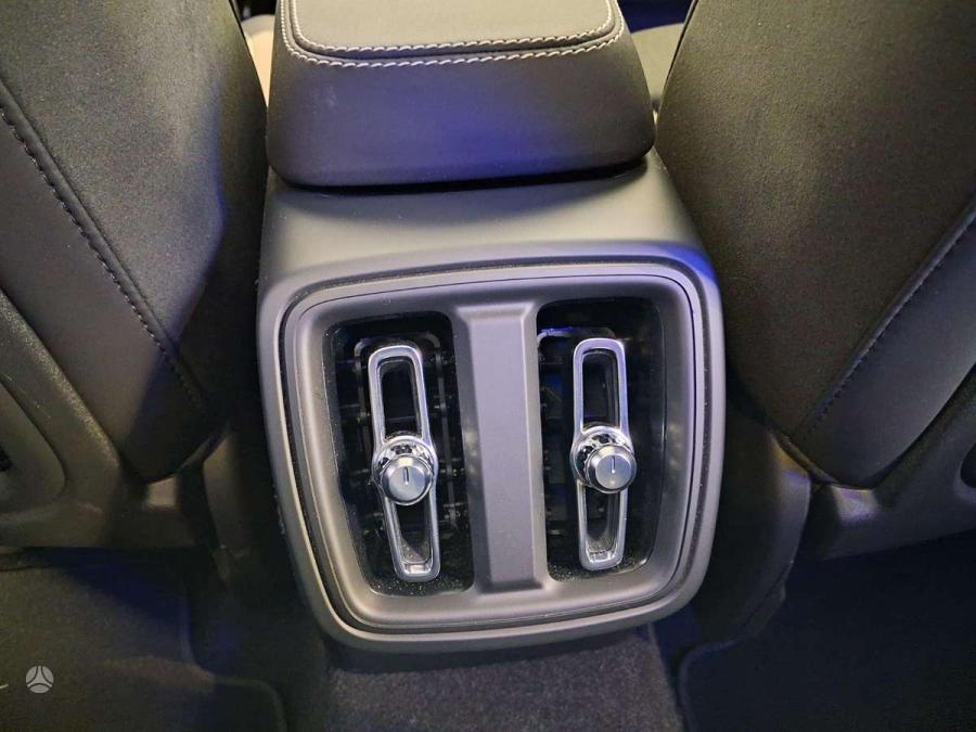 Черный Вольво XC40 2025 в Клайпеда, объемом двигателя 1.97 л и пробегом 10 тыс. км за 40900 €, фото 12 на AUTOMOTO.COM.LV