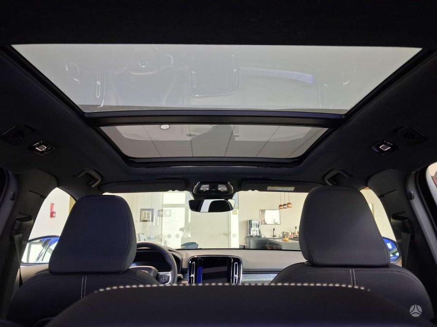 Черный Вольво XC40 2025 в Клайпеда, объемом двигателя 1.97 л и пробегом 10 тыс. км за 40900 €, фото 13 на AUTOMOTO.COM.LV