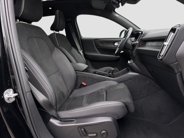 Melns Volvo XC40 2022 Pērnava, ar dzinēja tilpumu 0.00 L un nobraukumu 90 tūkst. km par 35200 €, foto 5 vietnē AUTOMOTO.COM.LV