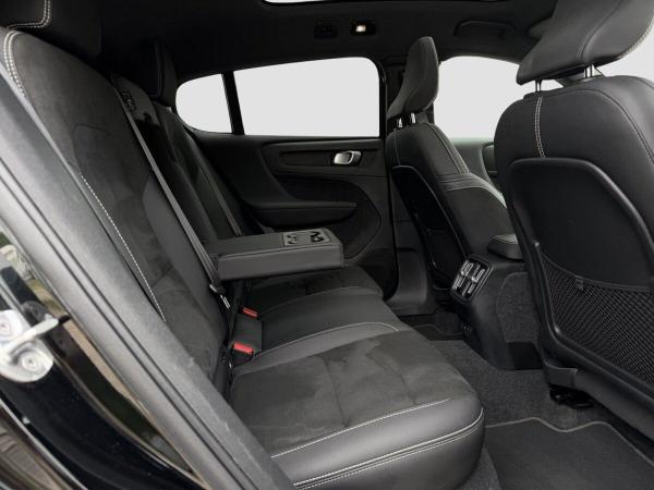 Melns Volvo XC40 2022 Pērnava, ar dzinēja tilpumu 0.00 L un nobraukumu 90 tūkst. km par 35200 €, foto 7 vietnē AUTOMOTO.COM.LV