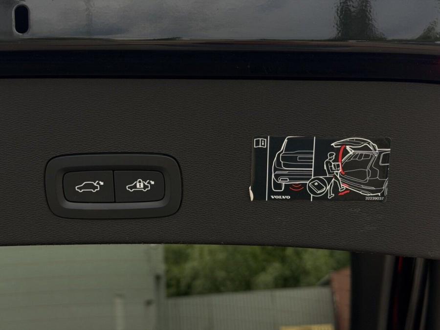 Melns Volvo XC40 2022 Pērnava, ar dzinēja tilpumu 0.00 L un nobraukumu 90 tūkst. km par 35200 €, foto 12 vietnē AUTOMOTO.COM.LV