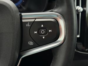 Melns Volvo XC40 2022 Pērnava, ar dzinēja tilpumu 0.00 L un nobraukumu 90 tūkst. km par 35200 €, foto 24 vietnē AUTOMOTO.COM.LV