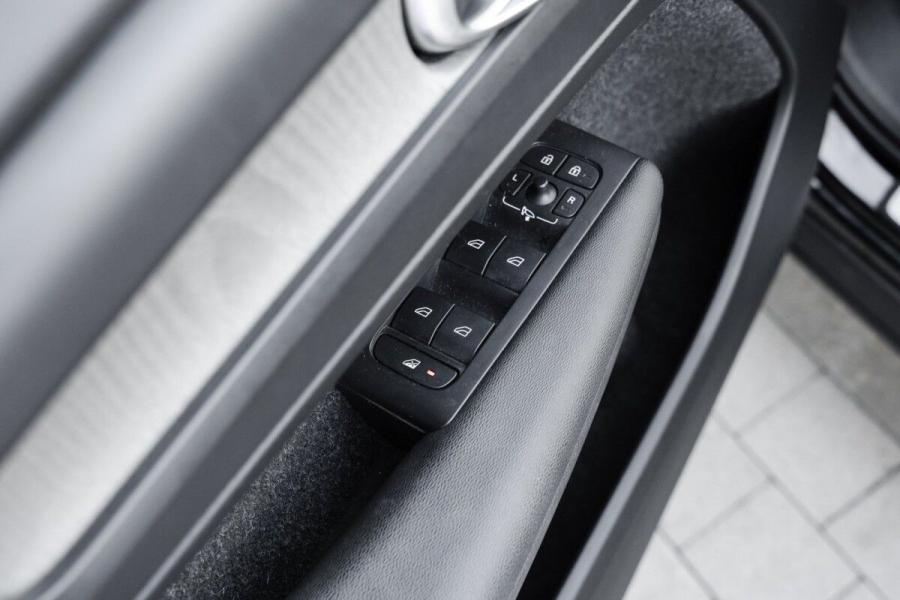 Черный Вольво XC40 2019 в Марупе, объемом двигателя 2.00 л и пробегом 125 тыс. км за 20000 €, фото 8 на AUTOMOTO.COM.LV