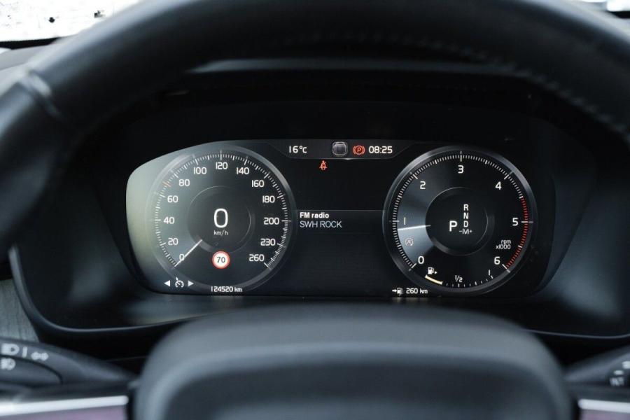 Черный Вольво XC40 2019 в Марупе, объемом двигателя 2.00 л и пробегом 125 тыс. км за 20000 €, фото 13 на AUTOMOTO.COM.LV