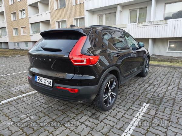 Black Volvo XC40 2020 in Tallinn, with an engine capacity of 1.50 L and mileage of 200 thousand km for 19900 €, photo 3 on AUTOMOTO.COM.LV