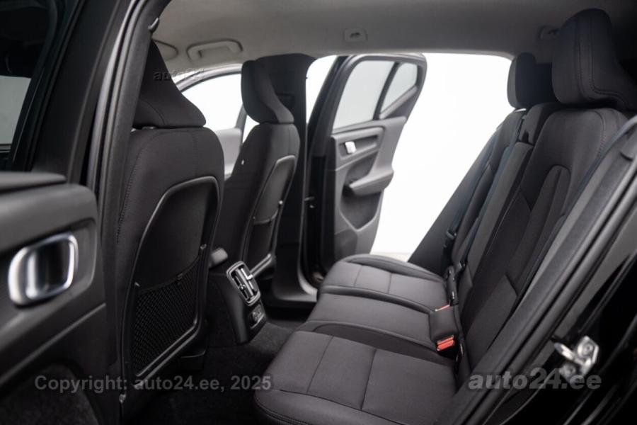 Melns Volvo XC40 2021 Tallina, ar dzinēja tilpumu 1.50 L un nobraukumu 51 tūkst. km par 27999 €, foto 9 vietnē AUTOMOTO.COM.LV