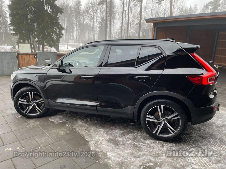 Melns Volvo XC40 2021 Tartu, ar dzinēja tilpumu 1.50 L un nobraukumu 136 tūkst. km par 25999 €, foto 2 vietnē AUTOMOTO.COM.LV