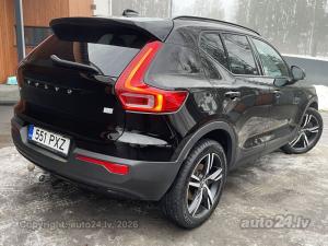 Black Volvo XC40 2021 in Tartu, with an engine capacity of 1.50 L and mileage of 136 thousand km for 25999 €, photo 4 on AUTOMOTO.COM.LV