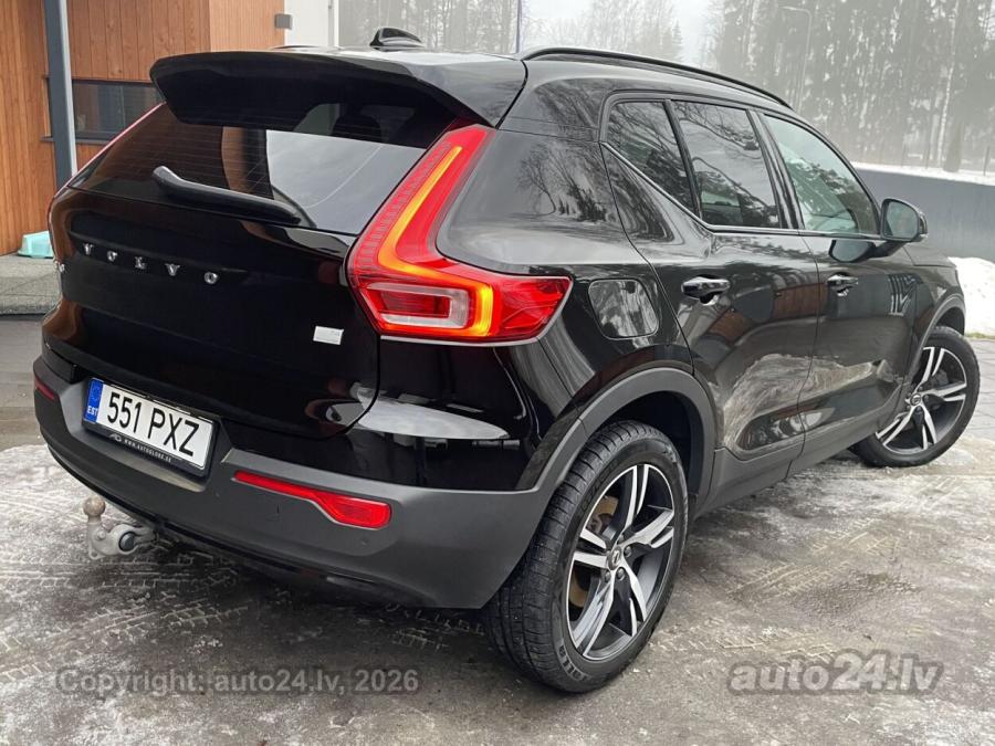 Black Volvo XC40 2021 in Tartu, with an engine capacity of 1.50 L and mileage of 136 thousand km for 25999 €, photo 4 on AUTOMOTO.COM.LV