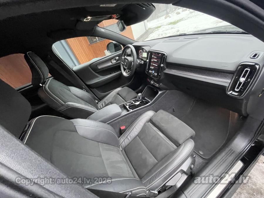 Black Volvo XC40 2021 in Tartu, with an engine capacity of 1.50 L and mileage of 136 thousand km for 25999 €, photo 5 on AUTOMOTO.COM.LV