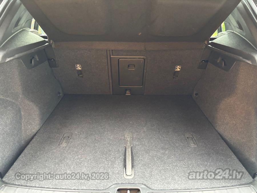 Black Volvo XC40 2022 in Tallinn, with an engine capacity of 0.00 L and mileage of 185 thousand km for 25900 €, photo 16 on AUTOMOTO.COM.LV