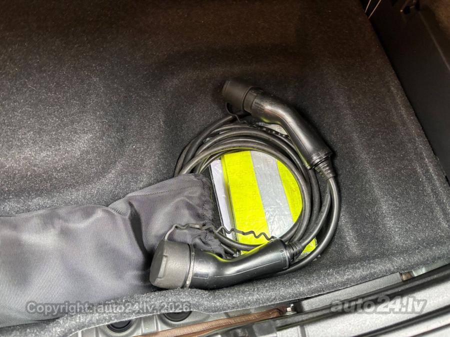Black Volvo XC40 2022 in Tallinn, with an engine capacity of 0.00 L and mileage of 185 thousand km for 25900 €, photo 17 on AUTOMOTO.COM.LV
