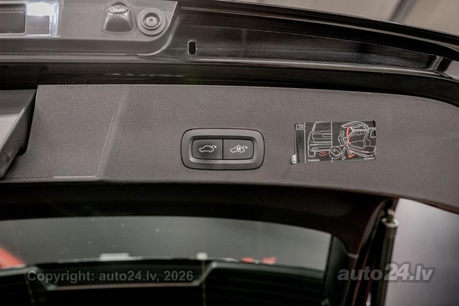 Черный Вольво XC40 2022 в Пярну, объемом двигателя 1.50 л и пробегом 140 тыс. км за 21500 €, фото 22 на AUTOMOTO.COM.LV