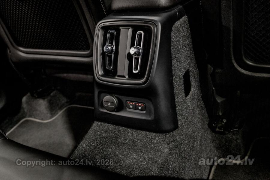 Черный Вольво XC40 2022 в Пярну, объемом двигателя 1.50 л и пробегом 140 тыс. км за 21500 €, фото 23 на AUTOMOTO.COM.LV