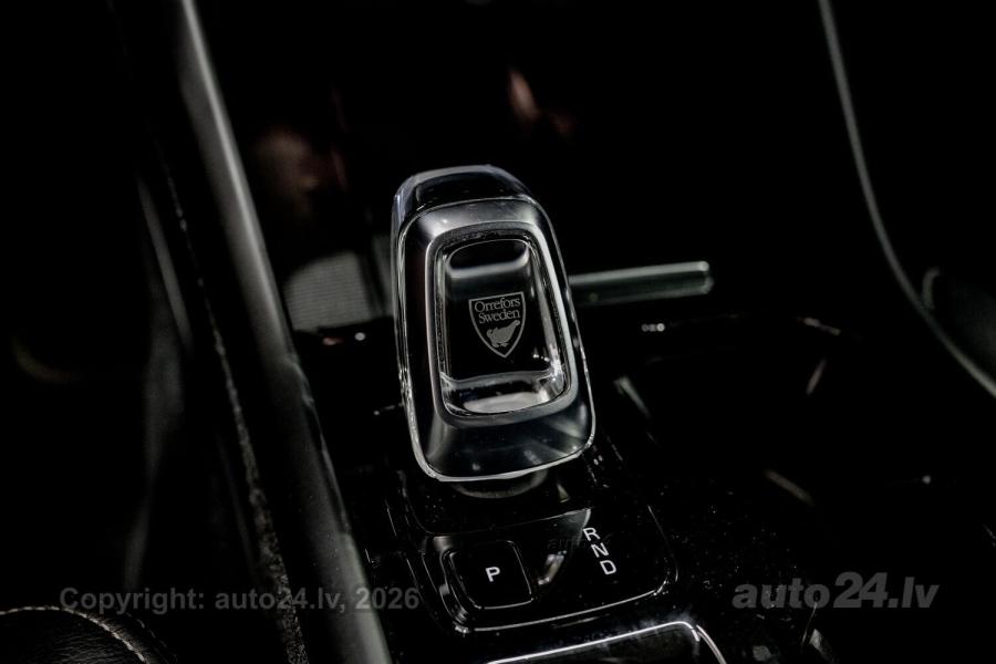Черный Вольво XC40 2022 в Пярну, объемом двигателя 1.50 л и пробегом 140 тыс. км за 21500 €, фото 25 на AUTOMOTO.COM.LV