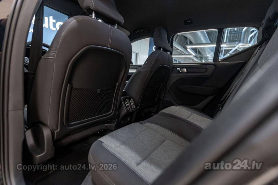 Black Volvo XC40 2024 in Tallinn, with an engine capacity of 2.00 L and mileage of 25 thousand km for 37500 €, photo 18 on AUTOMOTO.COM.LV
