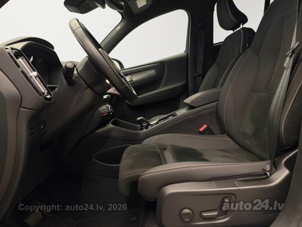 Черный Вольво XC40 2025 в Таллин, объемом двигателя 2.00 л и пробегом 8 тыс. км за 38900 €, фото 5 на AUTOMOTO.COM.LV